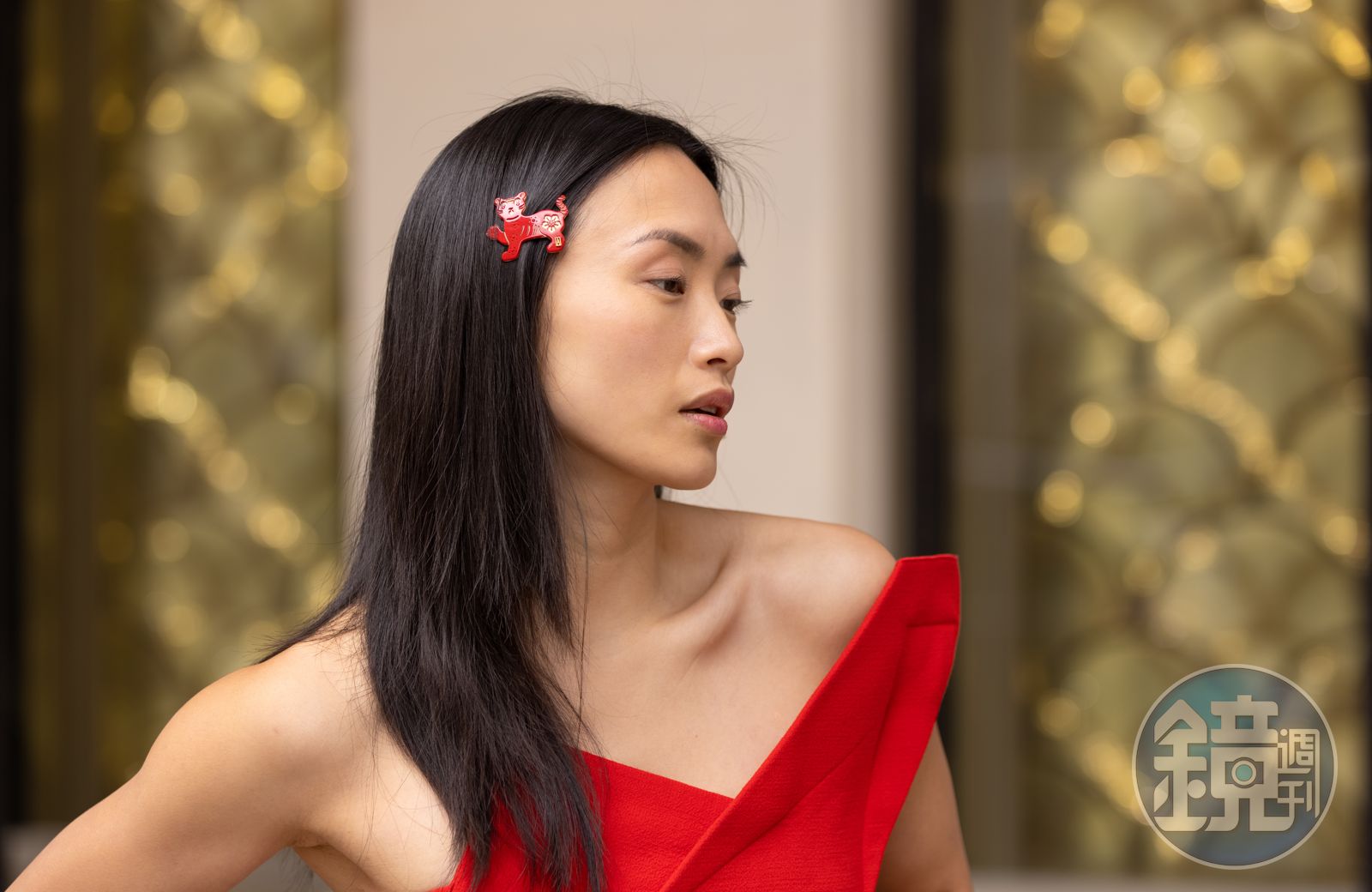 小紅虎say Hi躍上髮際 亞歷山卓將窗花與牡丹變身髮飾 - 鏡週刊 Mirror Media