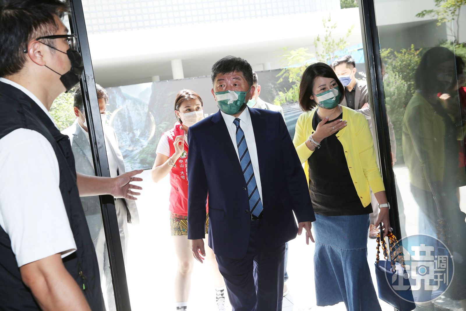 被控阻BNT疫苗護高端 陳時中：我是瘋子嗎？為什麼要擋？ - 鏡週刊 Mirror Media