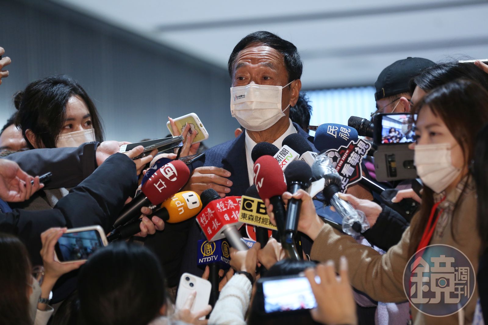 郭台銘嗆「禽獸食祿」 謝志偉還原買BNT真相：羞辱為官，禽獸有如？ - 鏡週刊 Mirror Media