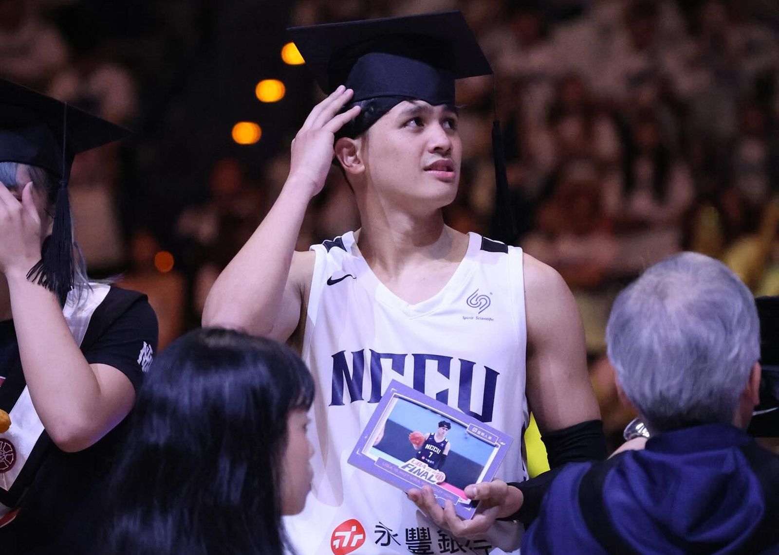 游艾喆帶領政大勇奪UBA四連霸 被喊「為小巨蛋而生的男人」 - 鏡週刊 Mirror Media