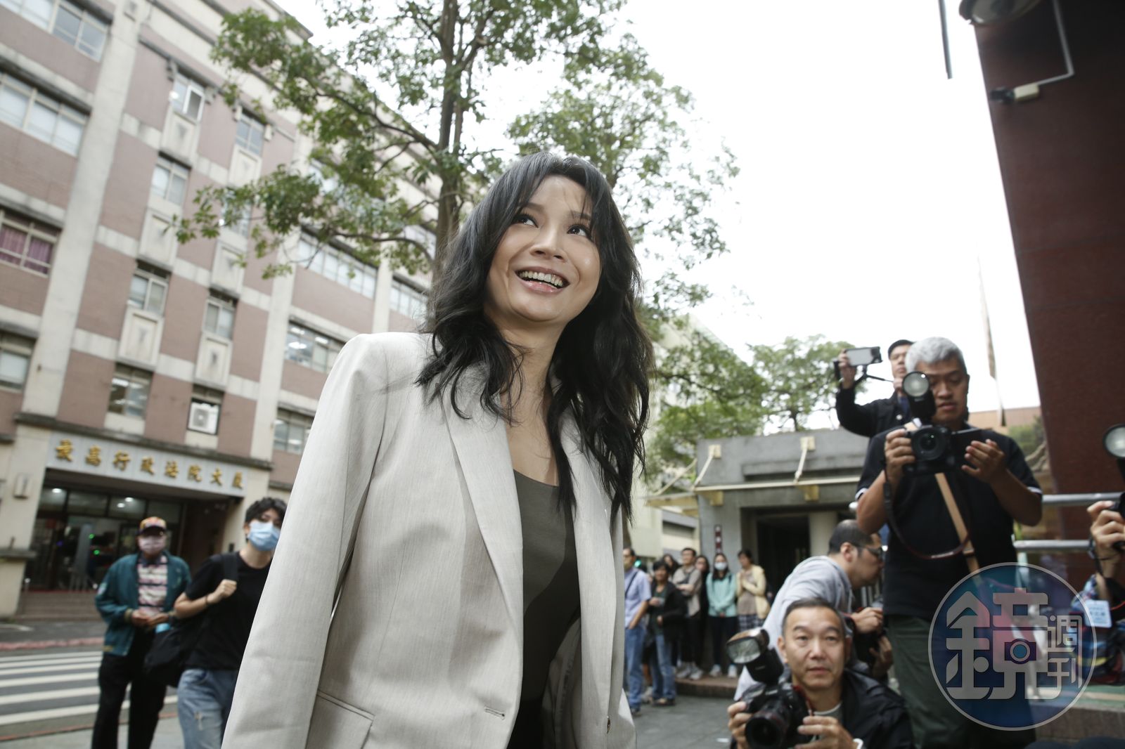 首度與陳建寧法庭對決 Faye發957字聲明：偽造我簽名是嚴重侵權 - 鏡週刊 Mirror Media