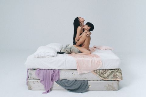 好大膽！ KIRE在MV上演赤裸床戲